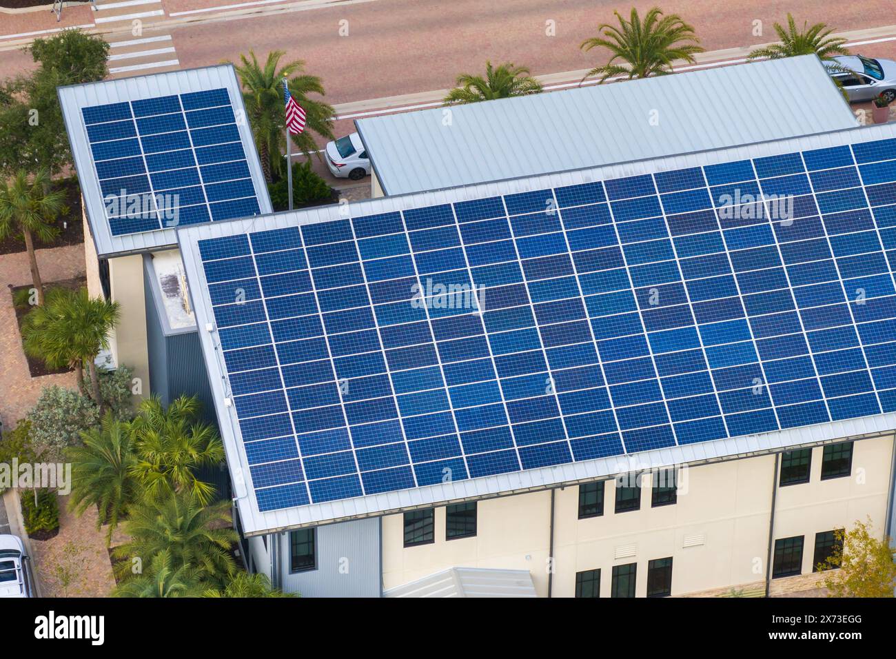 Autonomous building in Florida with photovoltaic rooftop covered with ...