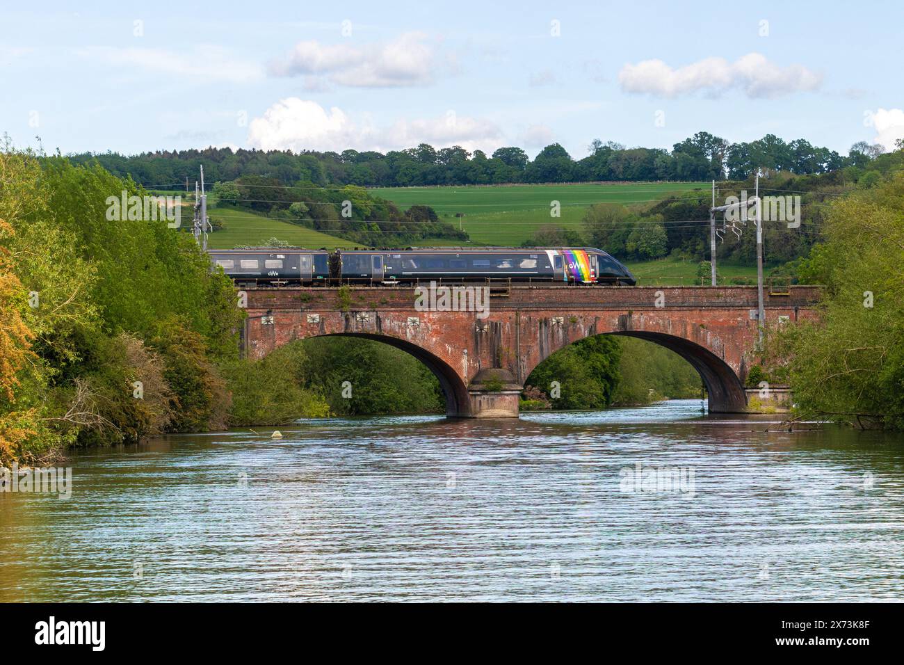 GWR express train on the Gatehampton Railway Bridge (Goring Viaduct ...