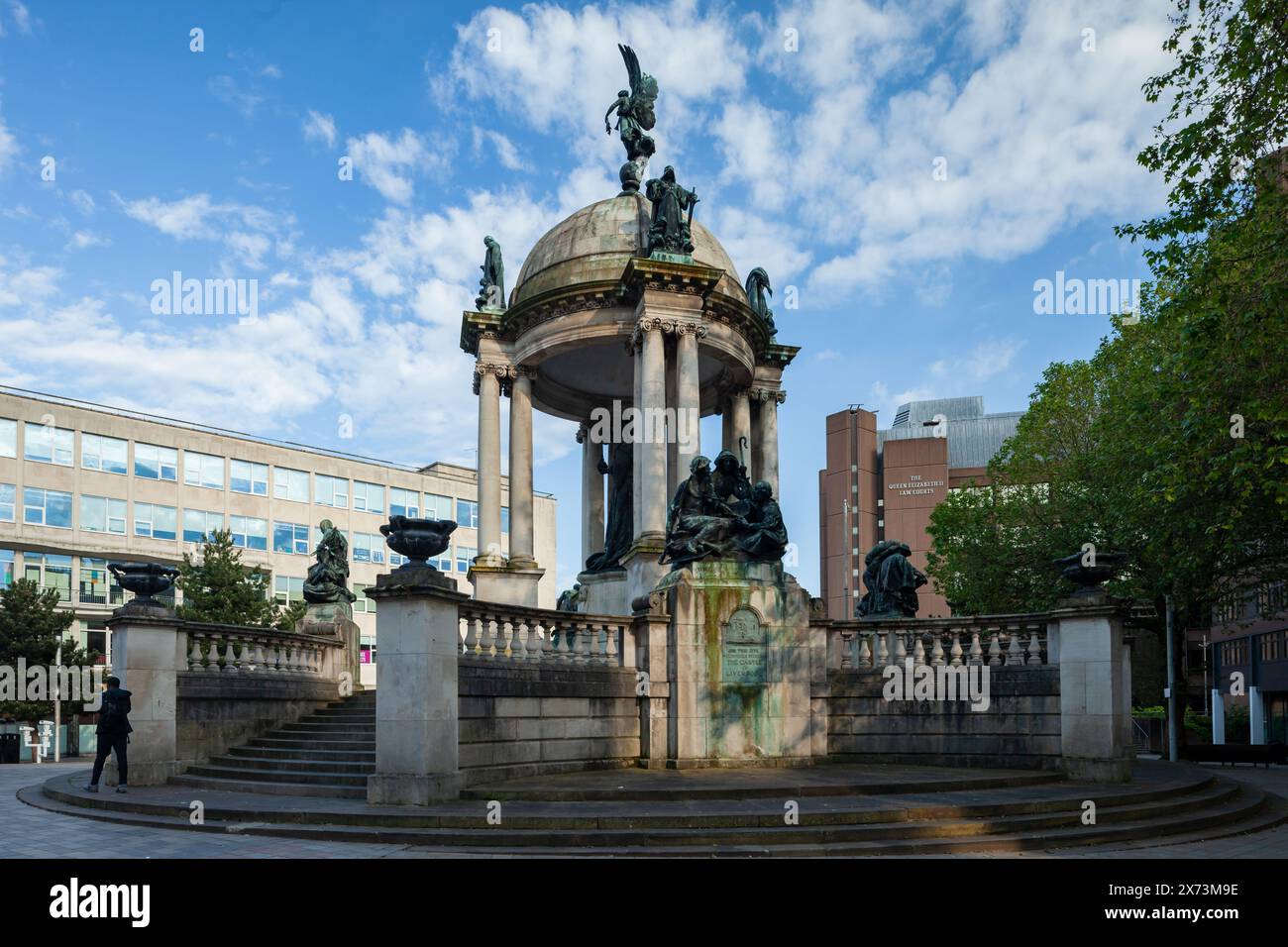 Queen Victoria monument in Liverpool city centre, England Stock Photo ...