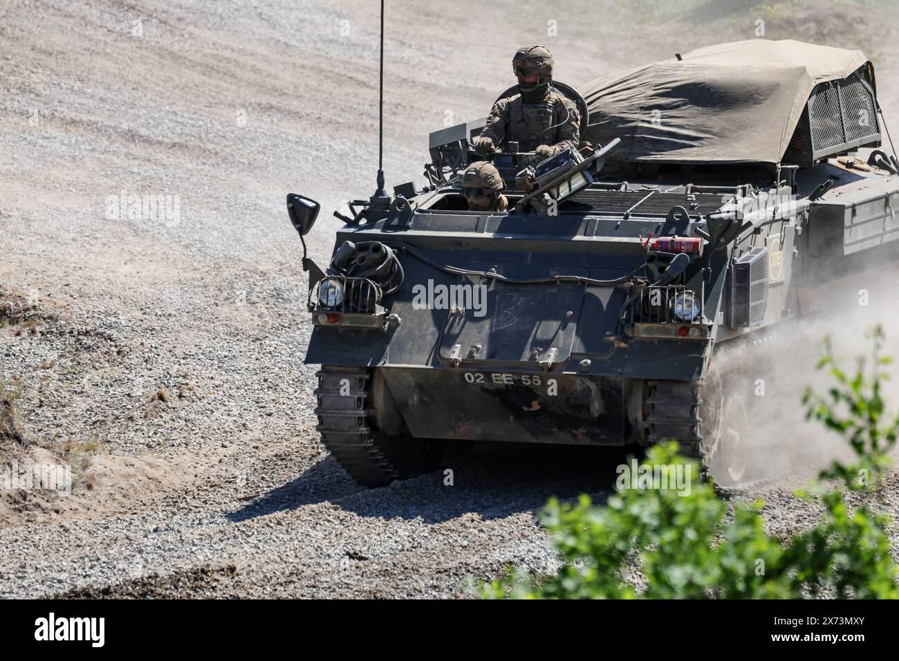 British and American soldiers of the UK 12th Armoured Brigade Combat ...