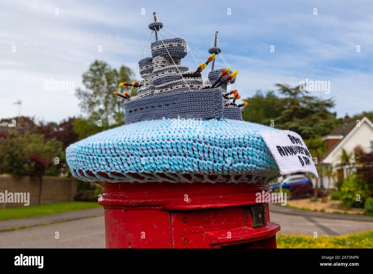 Poole, Dorset, UK. 17th May 2024. Postbox topper to commemorate 80th ...