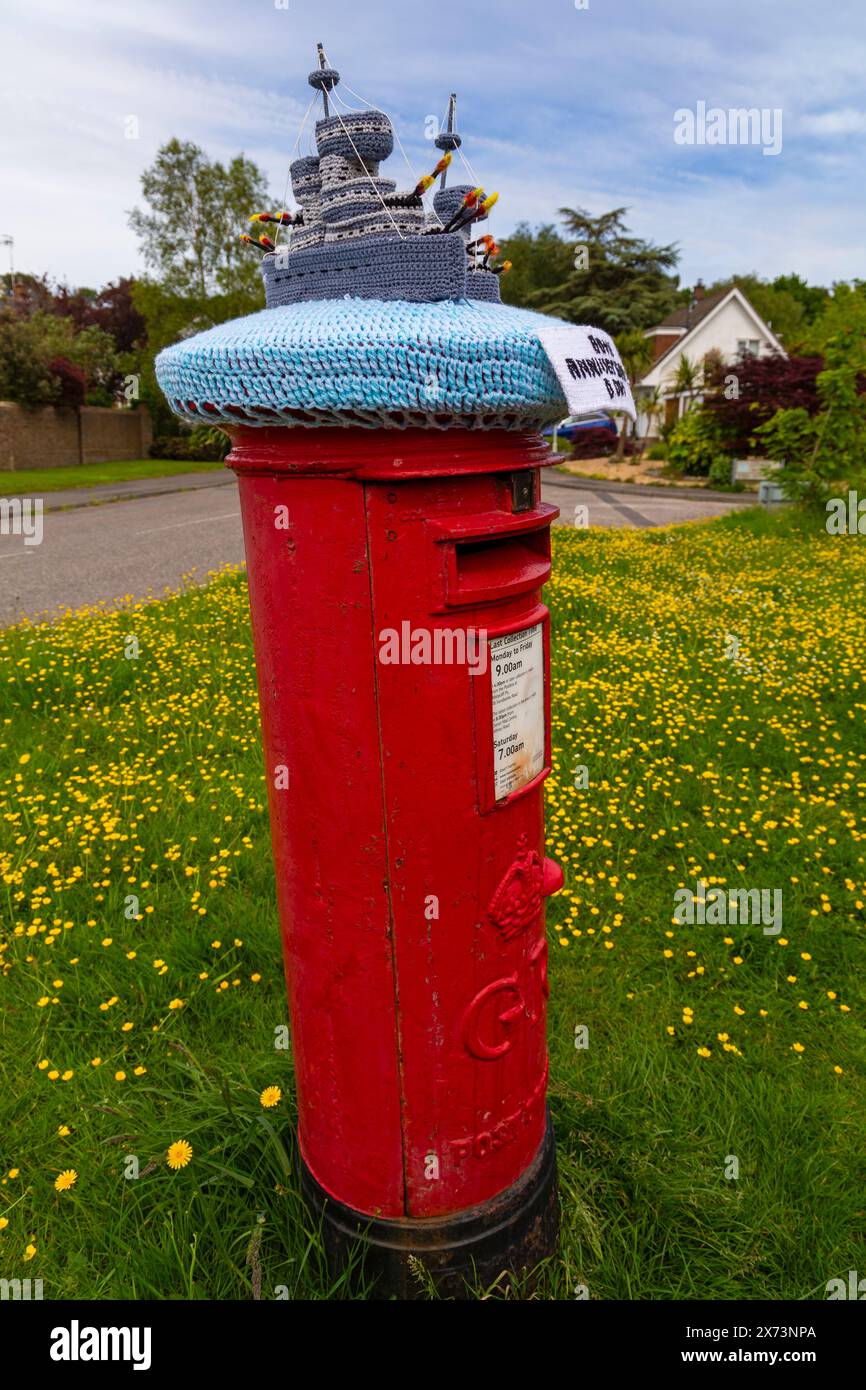 Poole, Dorset, UK. 17th May 2024. Postbox topper to commemorate 80th ...