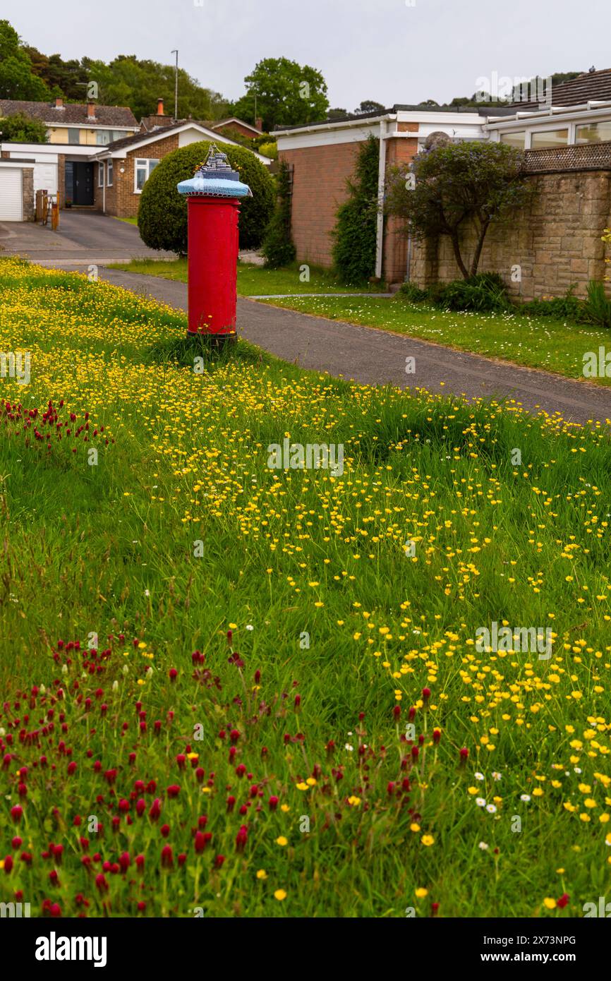 Poole, Dorset, UK. 17th May 2024. Postbox topper to commemorate 80th ...