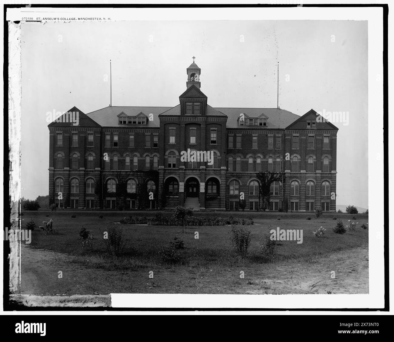 Educational establishment school university Cut Out Stock Images ...