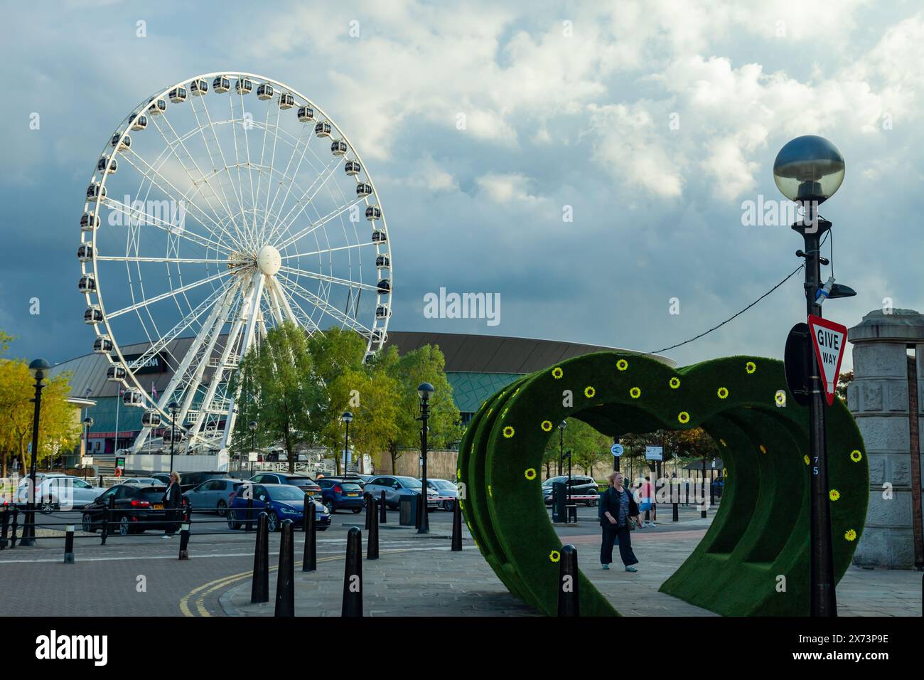 Spring afternoon at the Wheel of Liverpool, Liverpool, England Stock ...