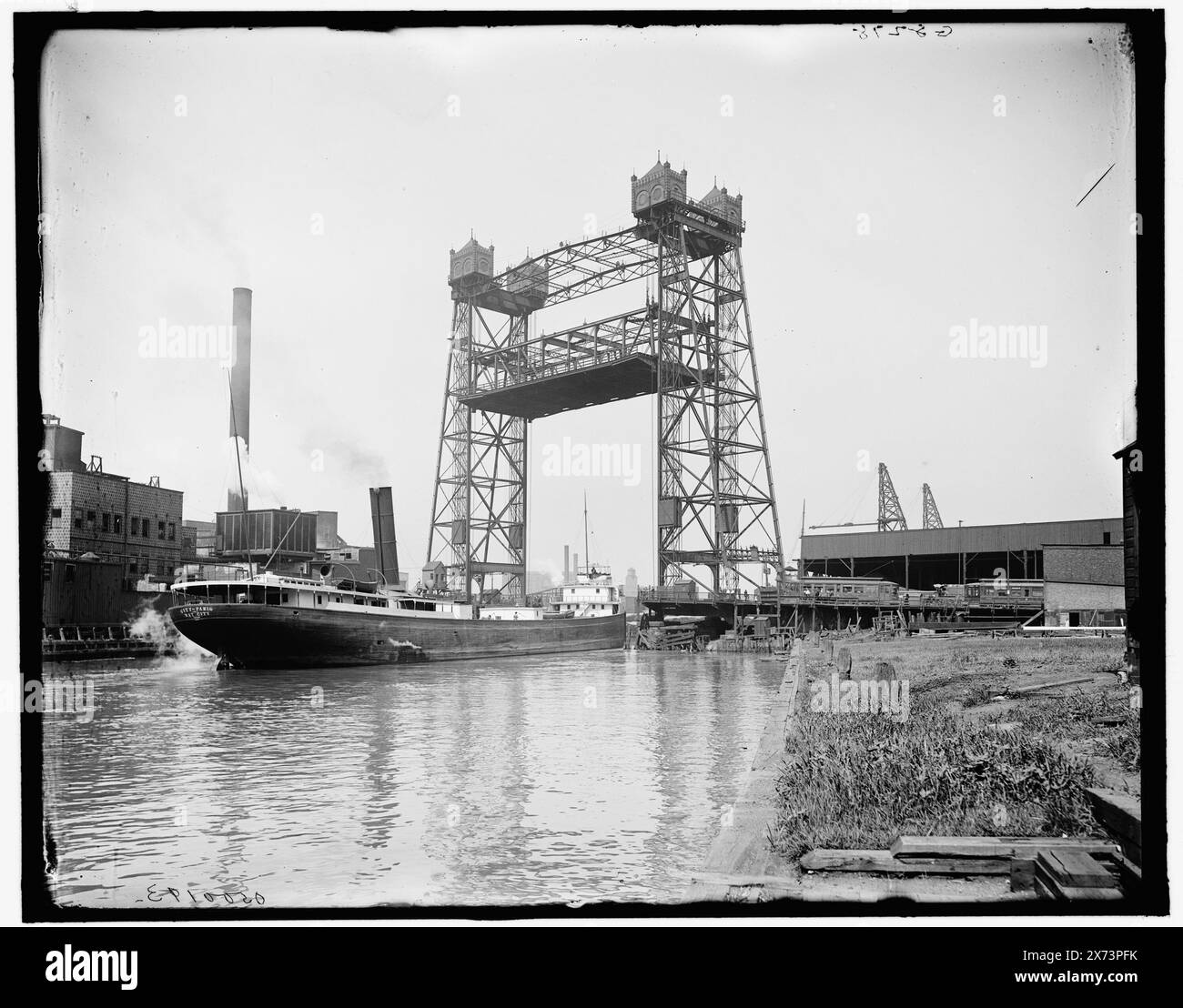 Lift bridges Cut Out Stock Images & Pictures - Alamy