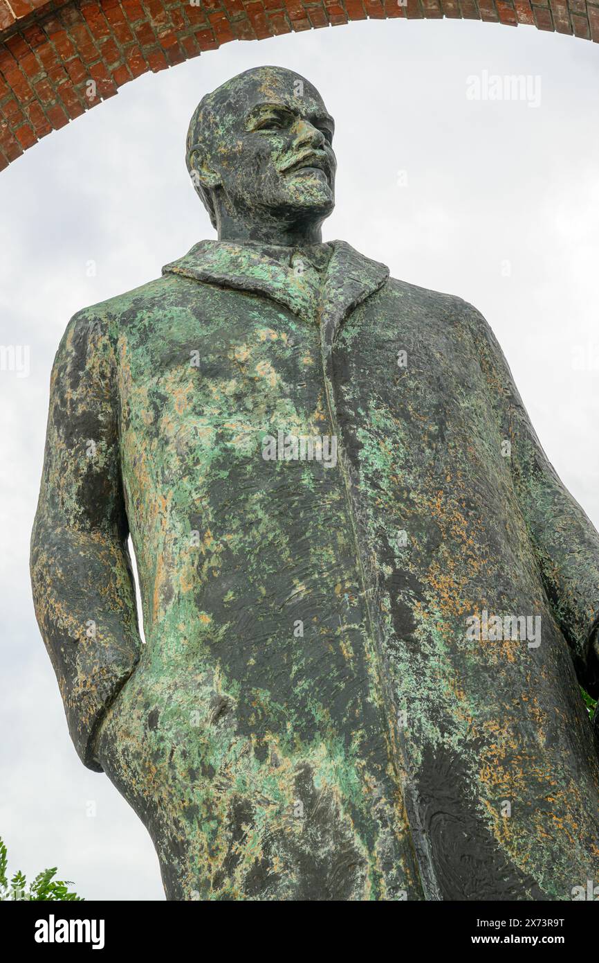 A statue of Lenin at the Memento Park, Budapest, Hungary Stock Photo ...