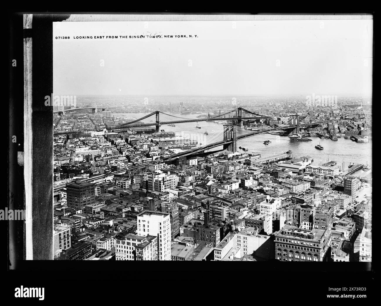 Tower bridge in east Black and White Stock Photos & Images - Alamy