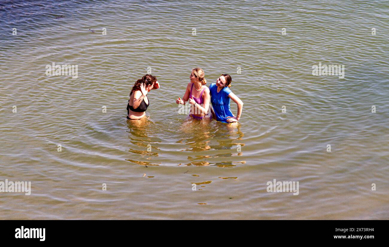 St Andrews, Fife, Scotland, UK. 17th May, 2024. UK Weather: St Andrews ...