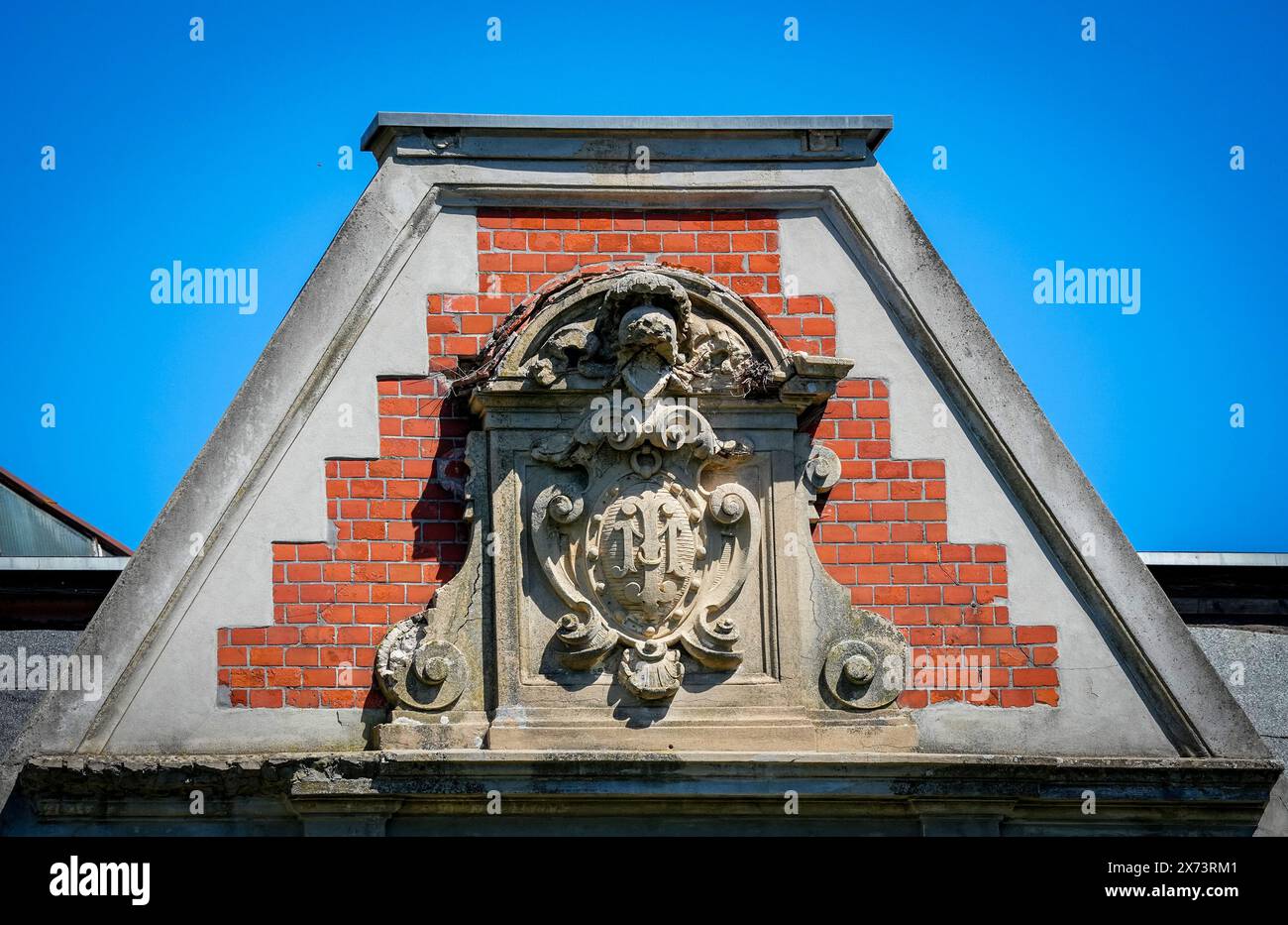 Schulzendorf, Germany. 13th May, 2024. The coat of arms on the gable of ...