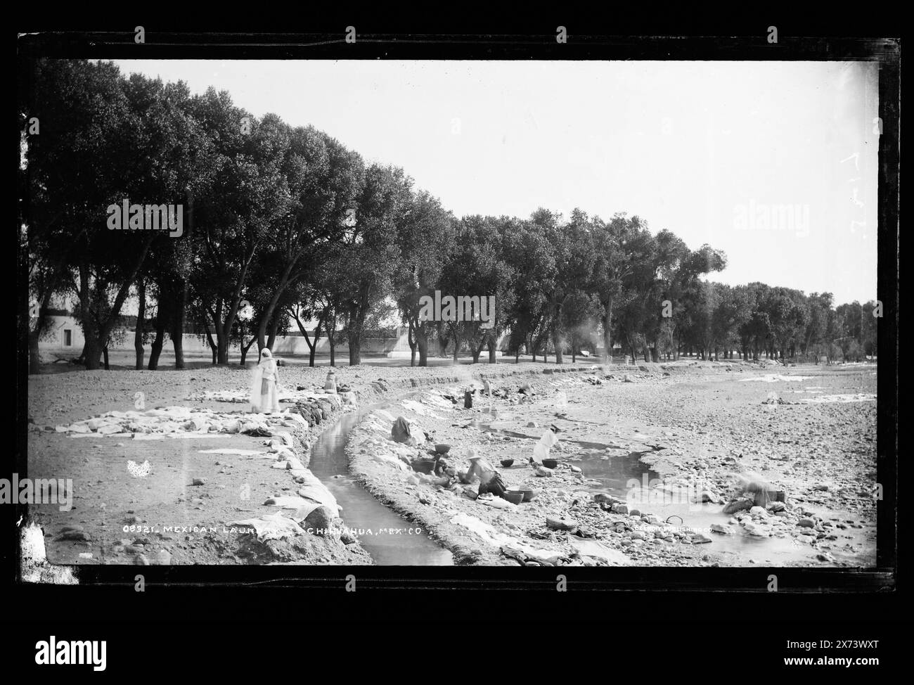 Wash clothes mexico Black and White Stock Photos & Images - Alamy