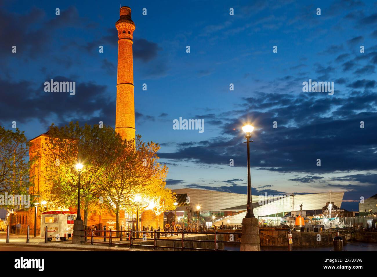 Night falls at Liverpool docks Stock Photo - Alamy