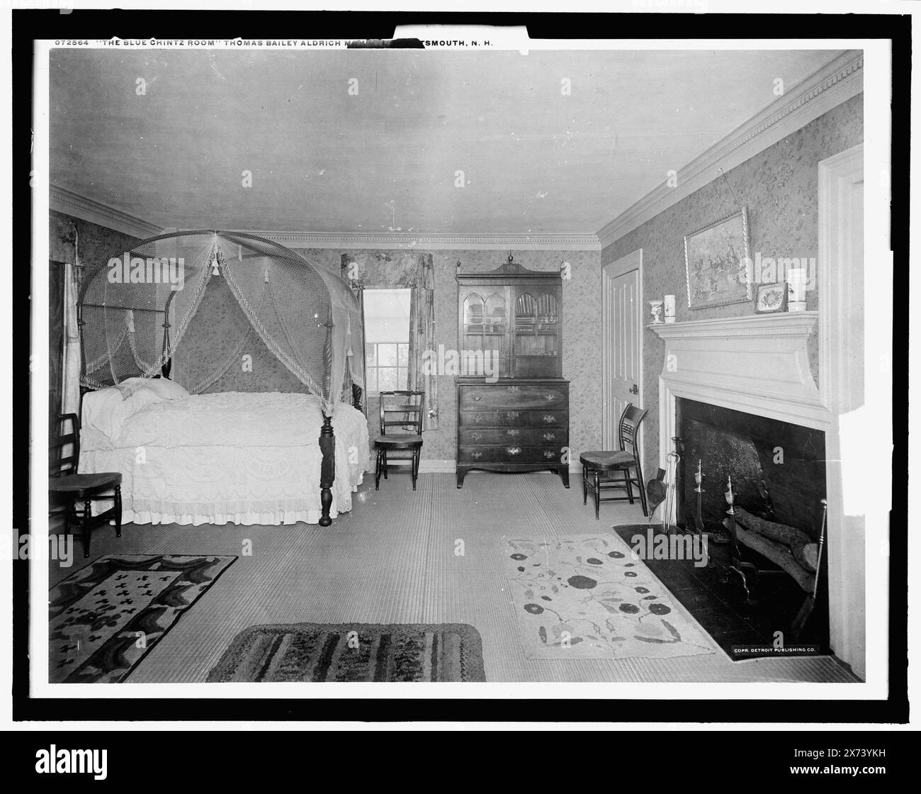 Blue chintz room Black and White Stock Photos & Images - Alamy