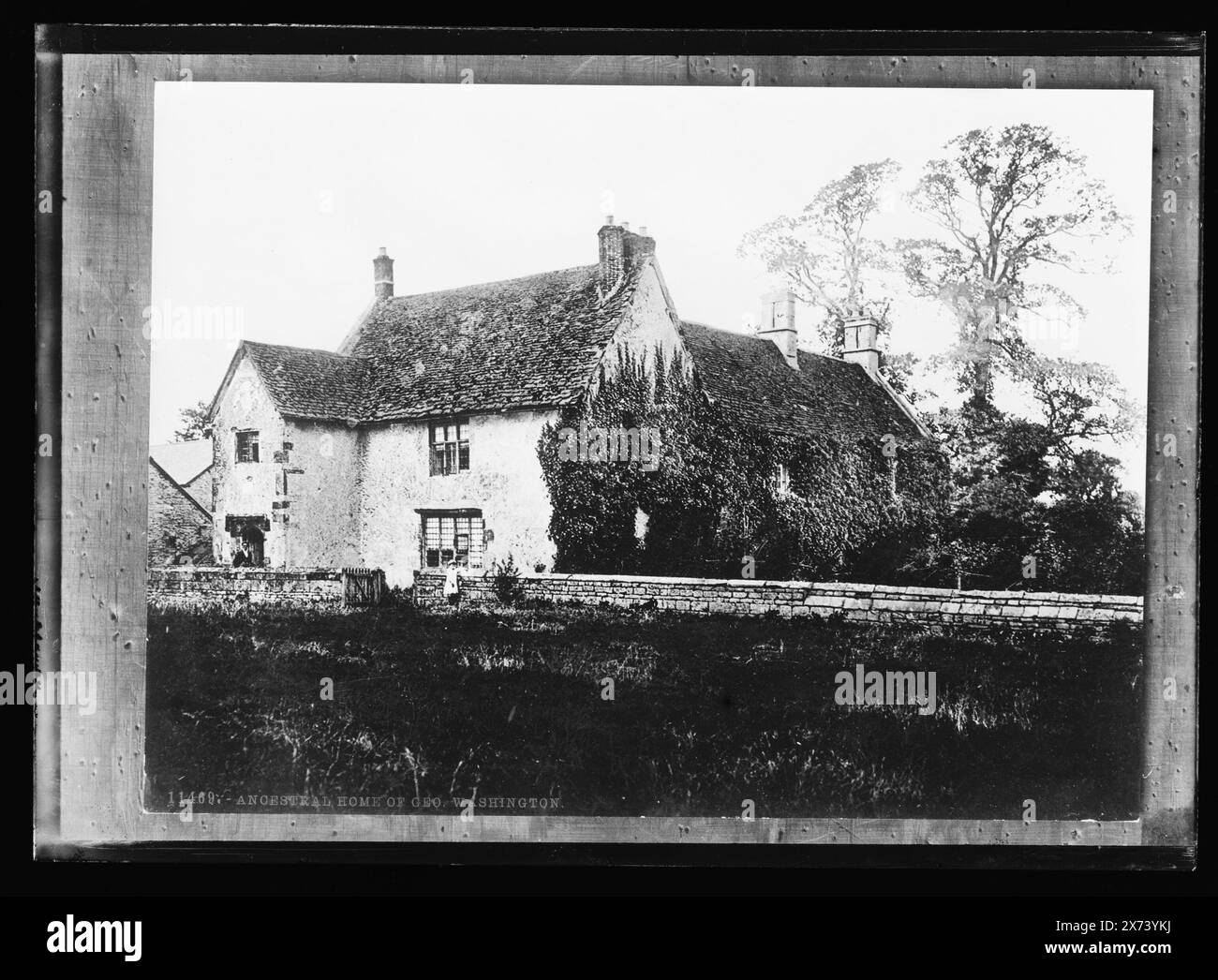 Sulgrave manor house Black and White Stock Photos & Images - Alamy
