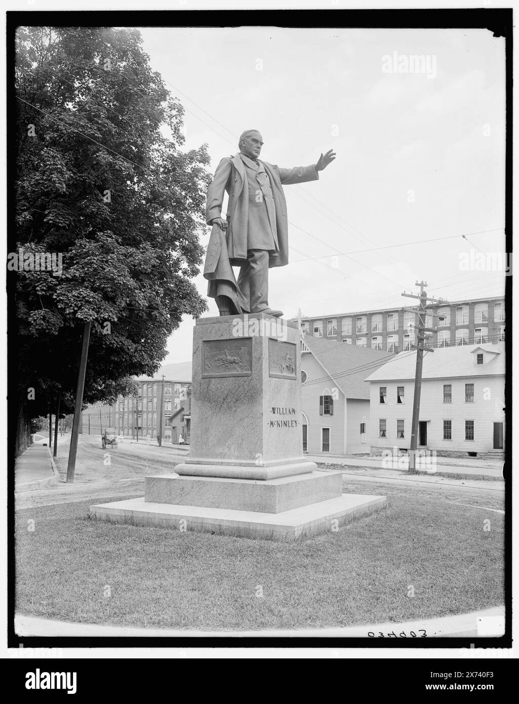 1843 1901 statues Black and White Stock Photos & Images - Alamy