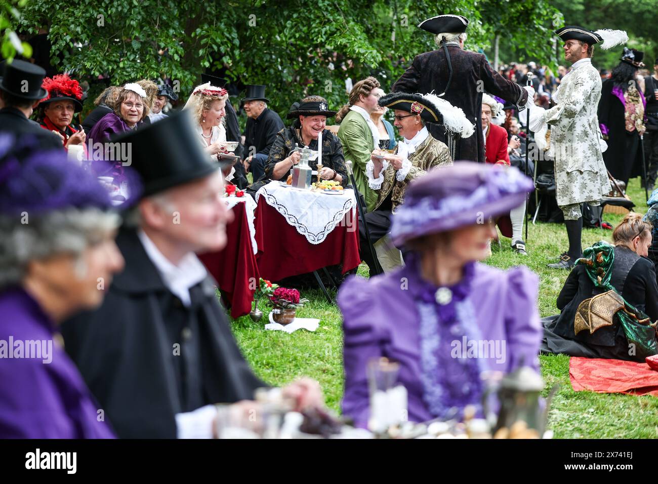 Victorian picnic cemetery hi-res stock photography and images - Alamy
