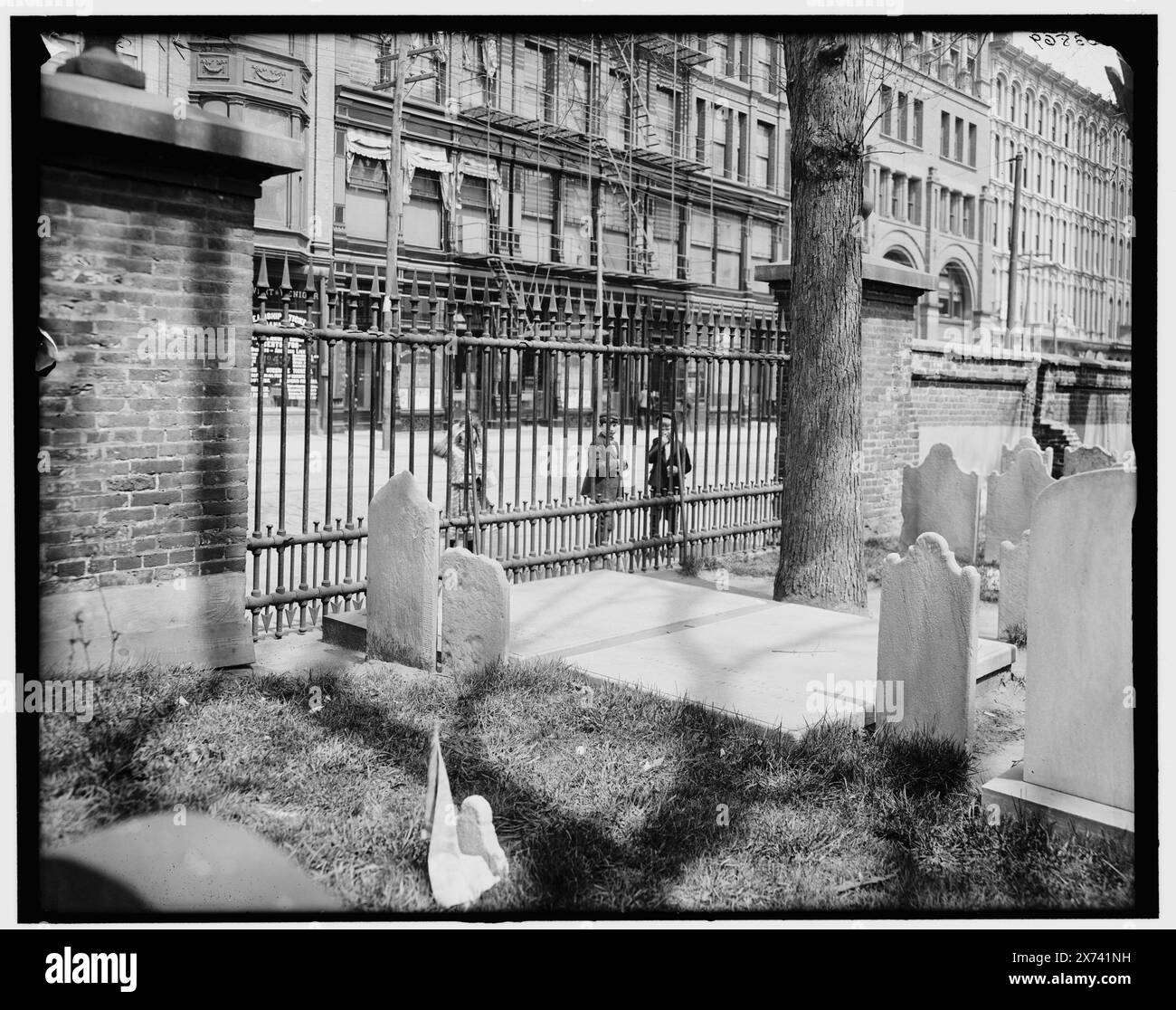 Franklin's tomb, Philadelphia, Pa., Title from jacket., In Christ ...