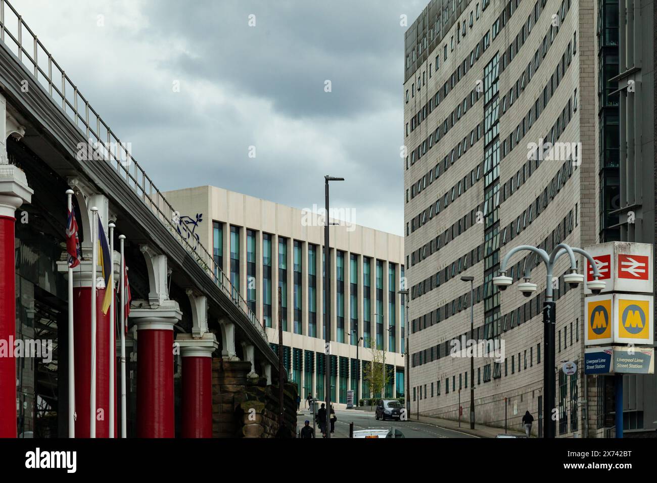 Liverpool lime street underground hi-res stock photography and images ...