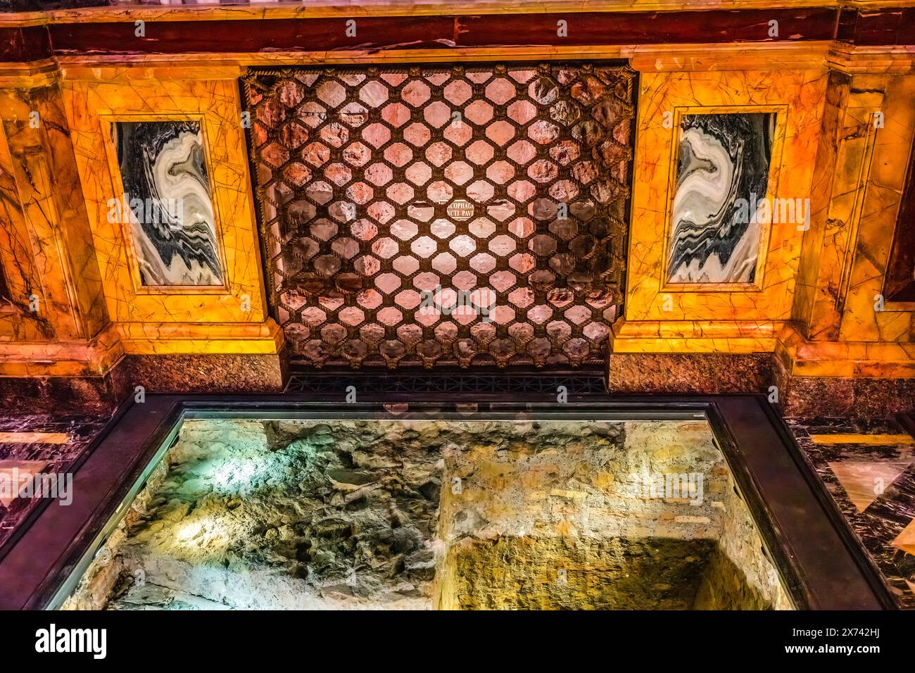 Paul's Tomb Papal Basilica Saint Paul Beyond Walls Cathedral Church ...