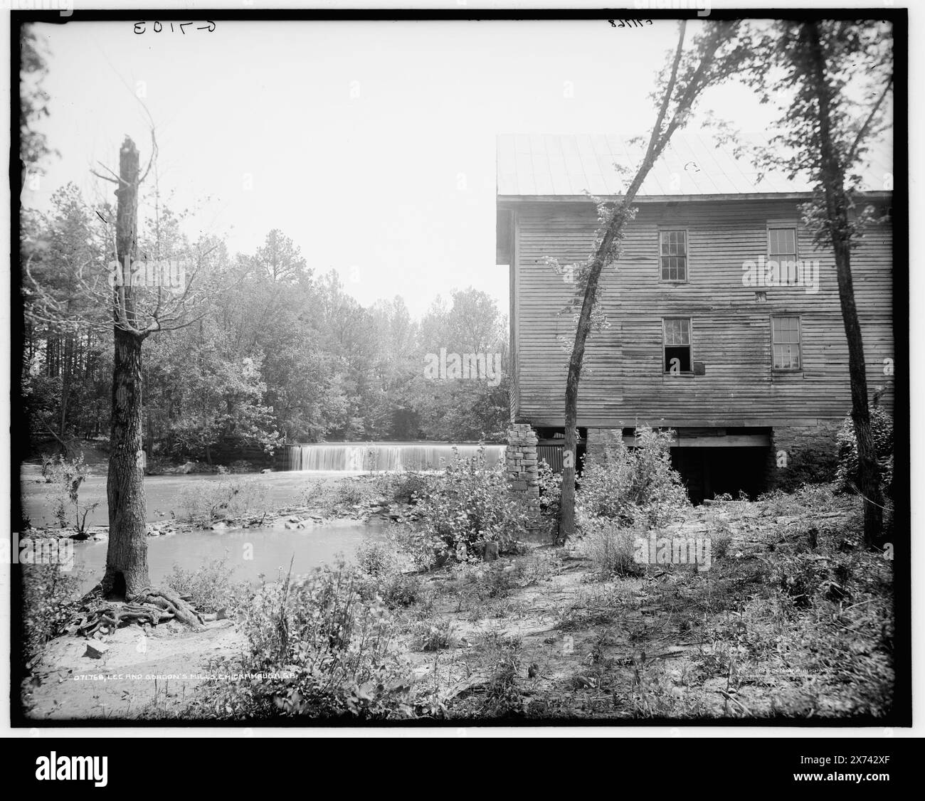 Lee and gordons mills Black and White Stock Photos & Images - Alamy