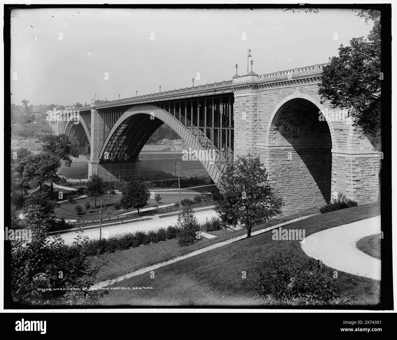 End on view east Black and White Stock Photos & Images - Alamy