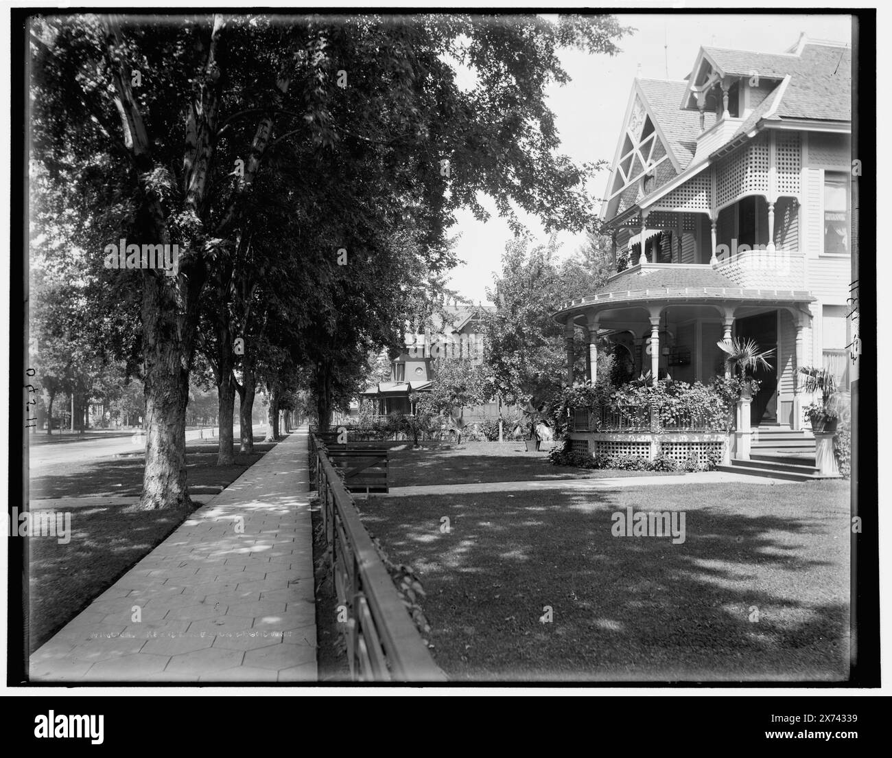 Urban streets 1800s Black and White Stock Photos & Images - Alamy