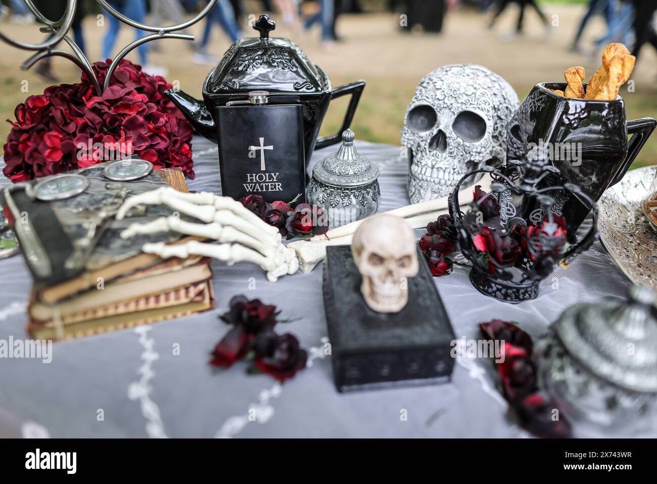 Victorian picnic cemetery hi-res stock photography and images - Alamy