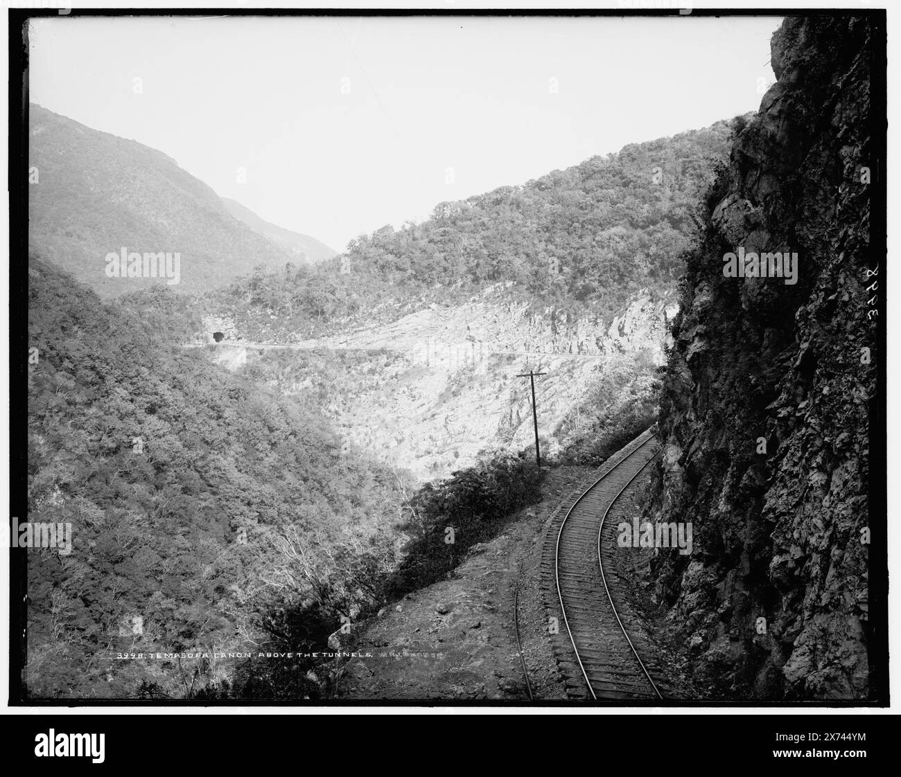 Mexican railway tunnels hi-res stock photography and images - Alamy