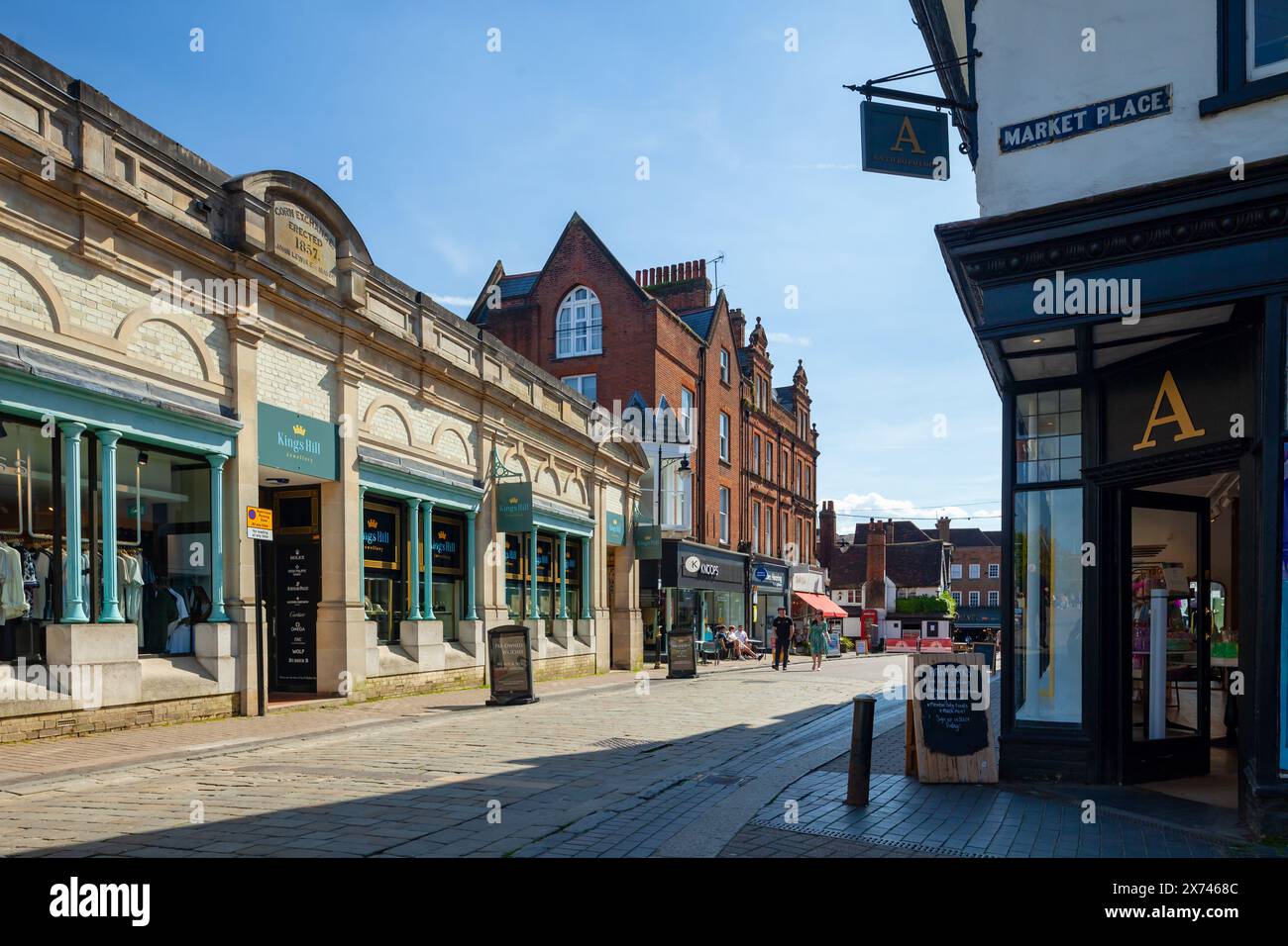 St Albans town centre on a spring afternoon, Hertfordshire, England ...