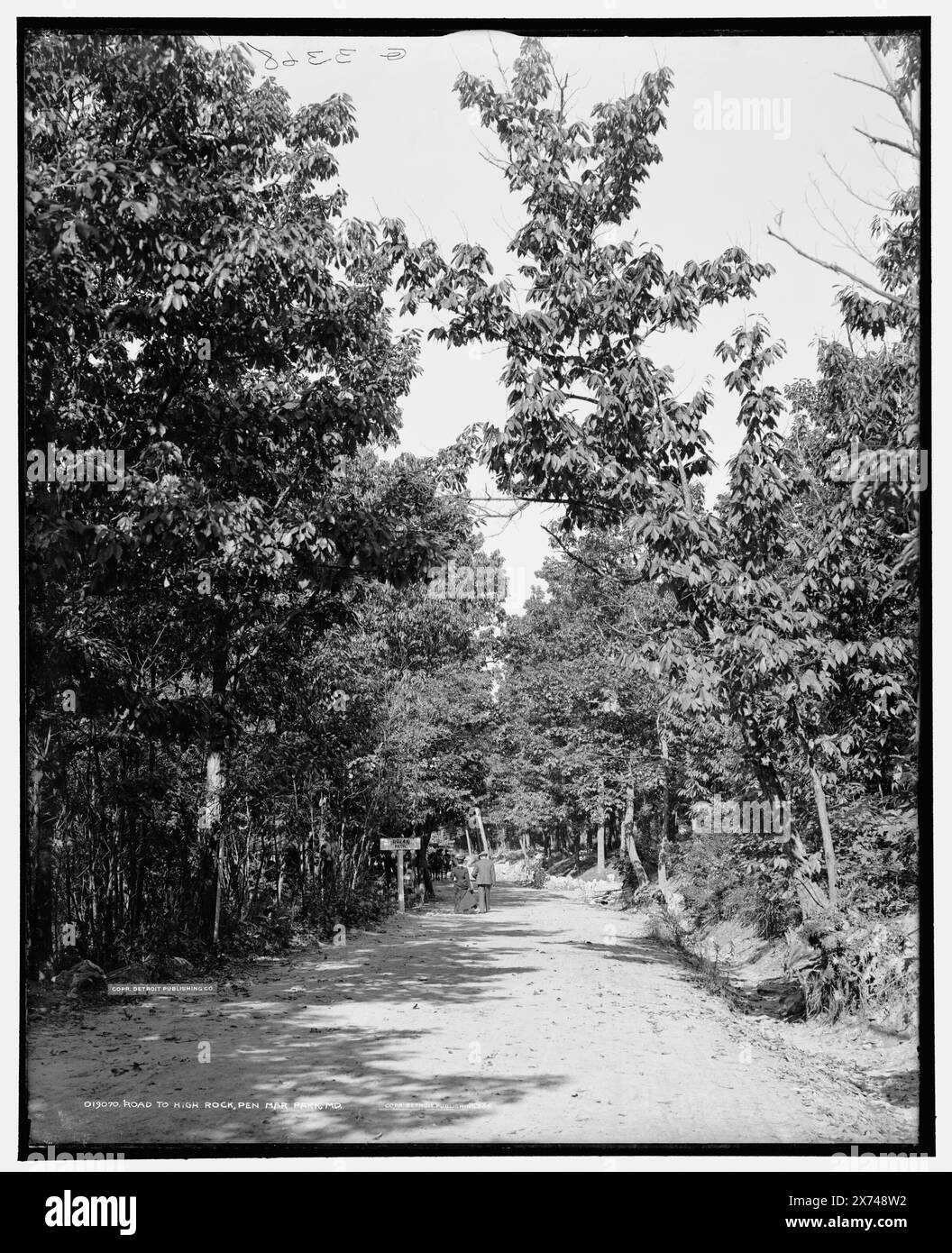 Detroit road sign Black and White Stock Photos & Images - Alamy