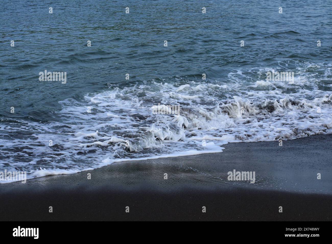 Aerial view waves calm sea hi-res stock photography and images - Alamy