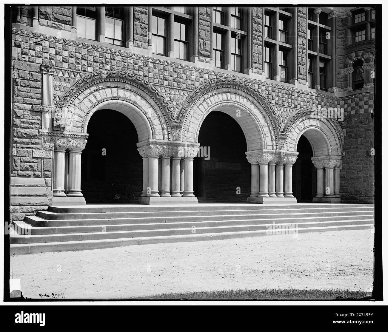 Glass school building Cut Out Stock Images & Pictures - Alamy