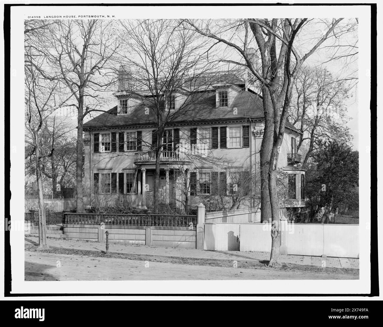 Langdon house Black and White Stock Photos & Images - Alamy