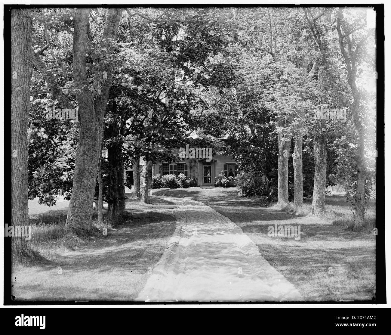 Old manse house Cut Out Stock Images & Pictures - Alamy