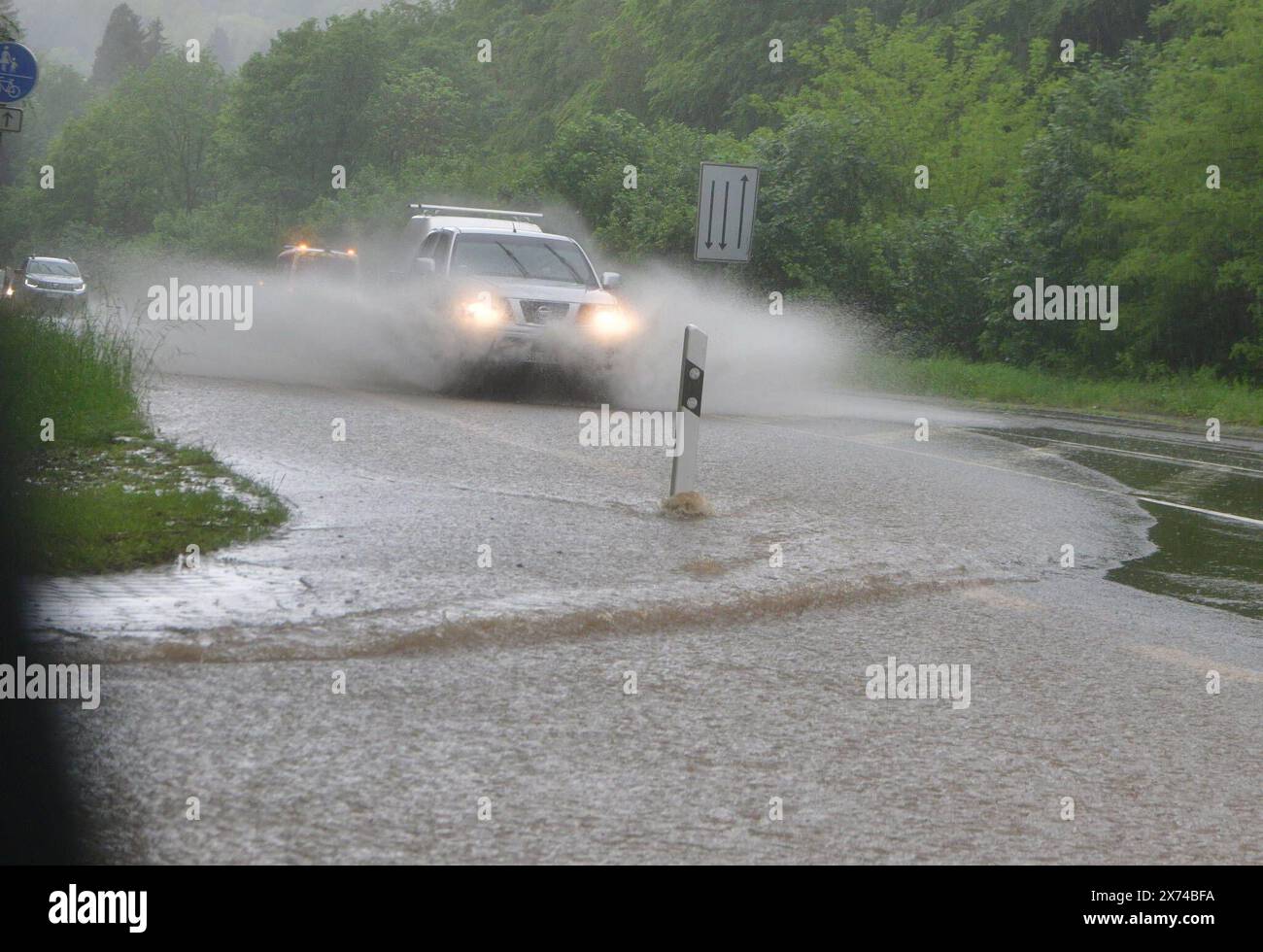 Starkregen sorgt in Saarbrücken für dramatische Hochwasserszenen am Freitag 17.5.2024 wo ...