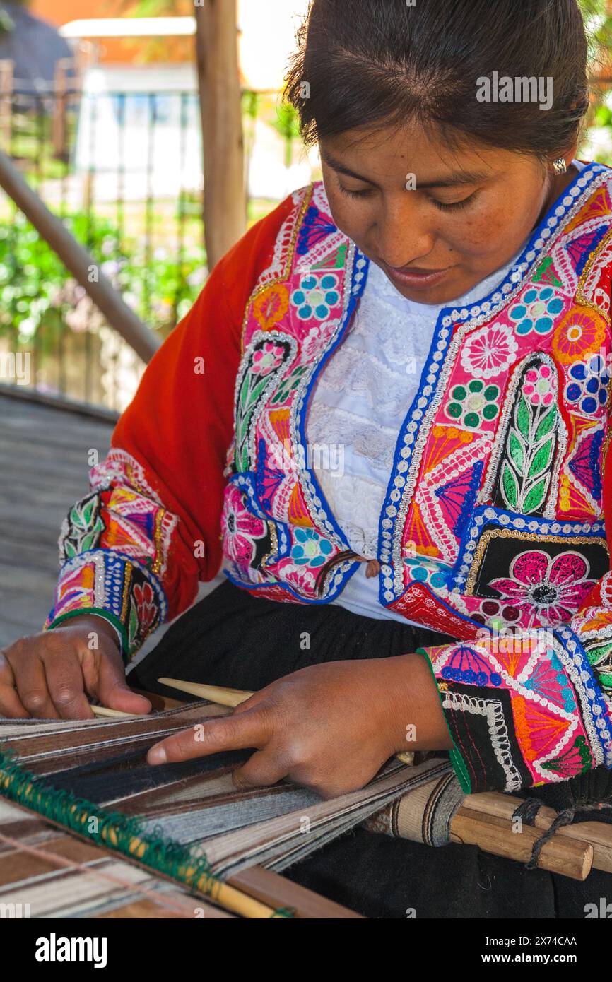 Woman weaver of handmade form, Arequipa, Peru Stock Photo - Alamy