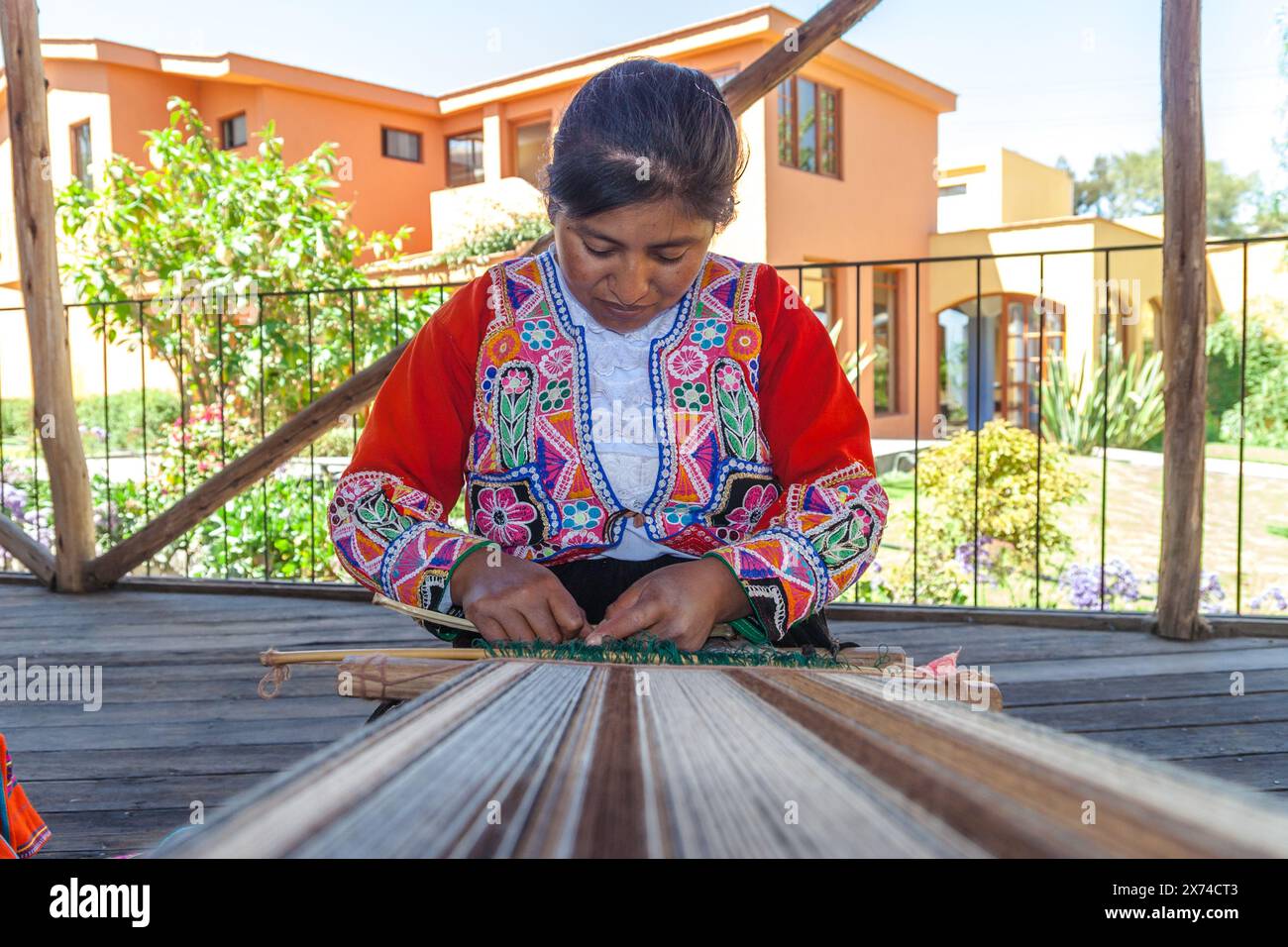 Woman weaver of handmade form, Arequipa, Peru Stock Photo - Alamy