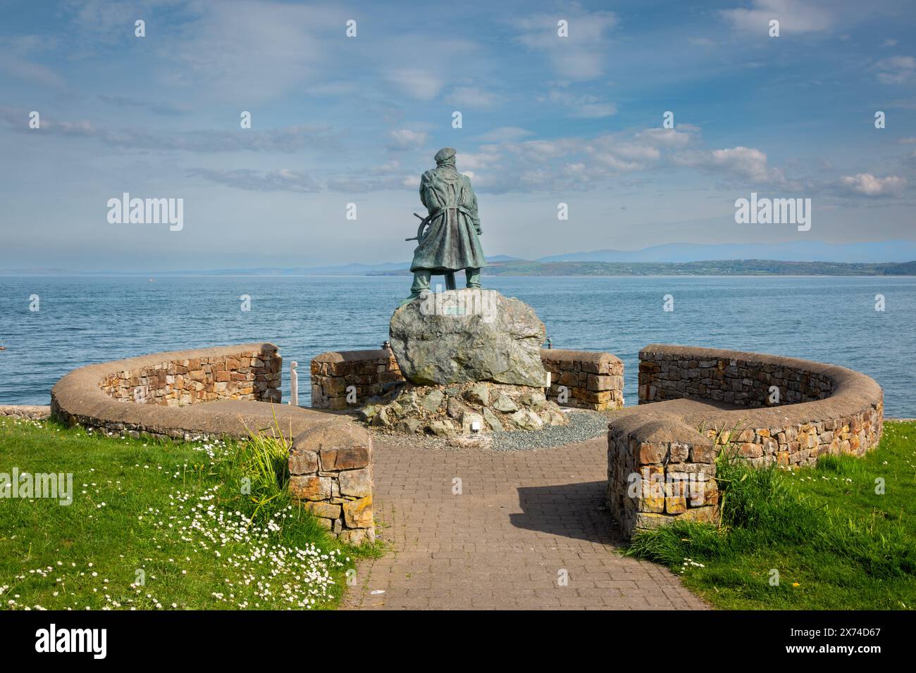 Dic Evans Statue, Moelfre, Anglesey, Wales, UK Stock Photo - Alamy