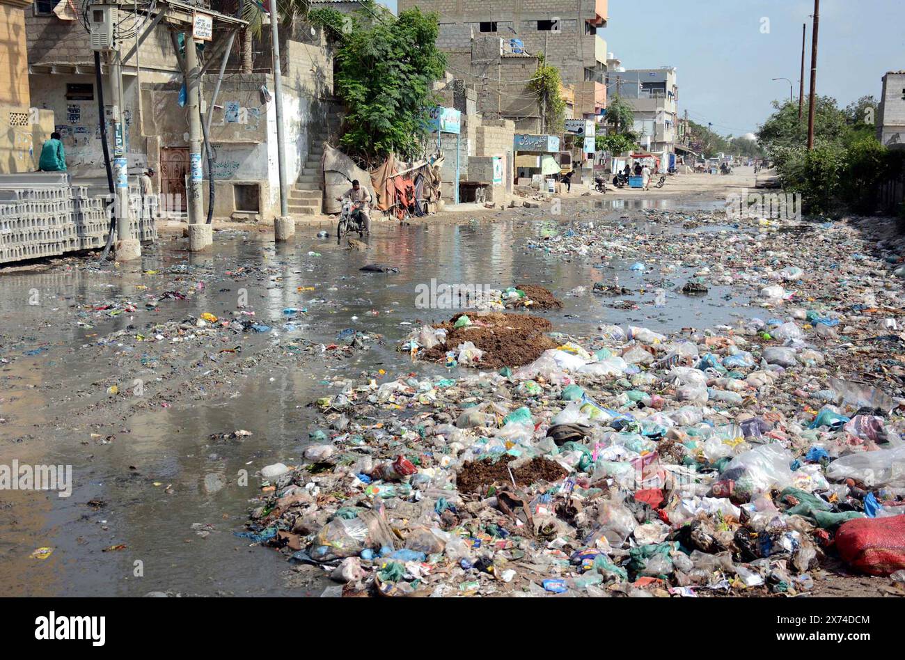 Huge heap of garbage and sewerage water creating problems for commuters ...
