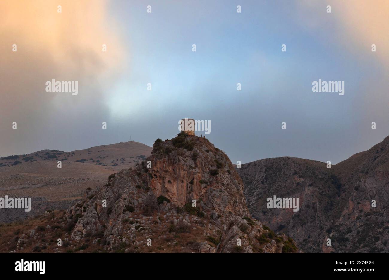 Saracen tower sunset hi-res stock photography and images - Alamy