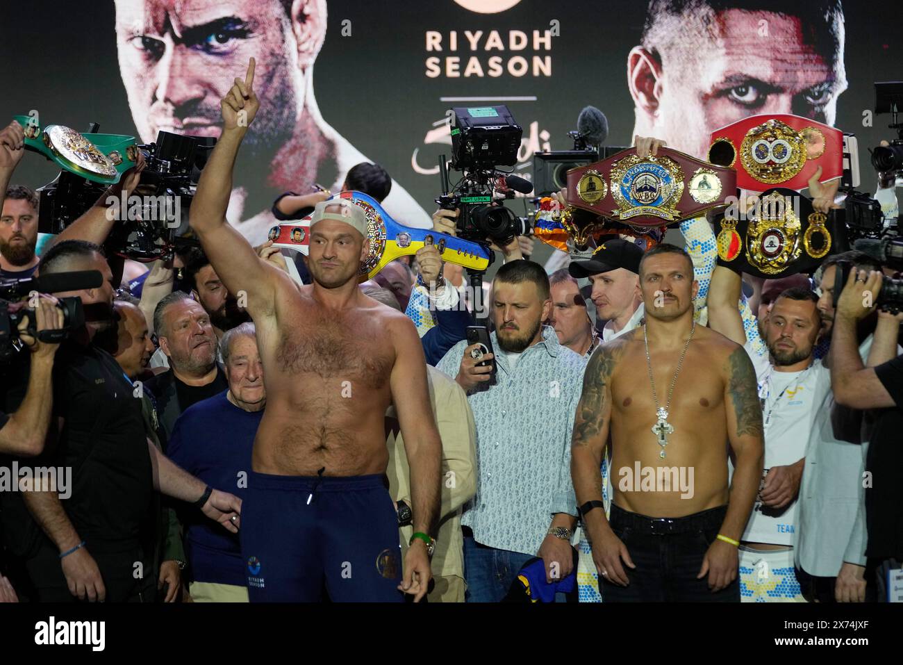 Heavyweight boxers Britain's Tyson Fury, left, and Ukraine's Oleksandr ...