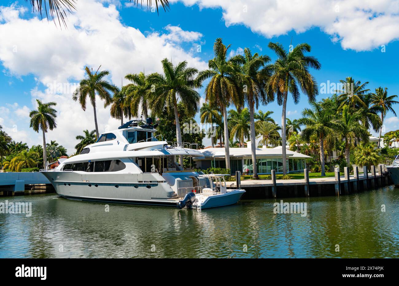 Seaside summer destination with boat and palm in harbor. Seaside harbor ...