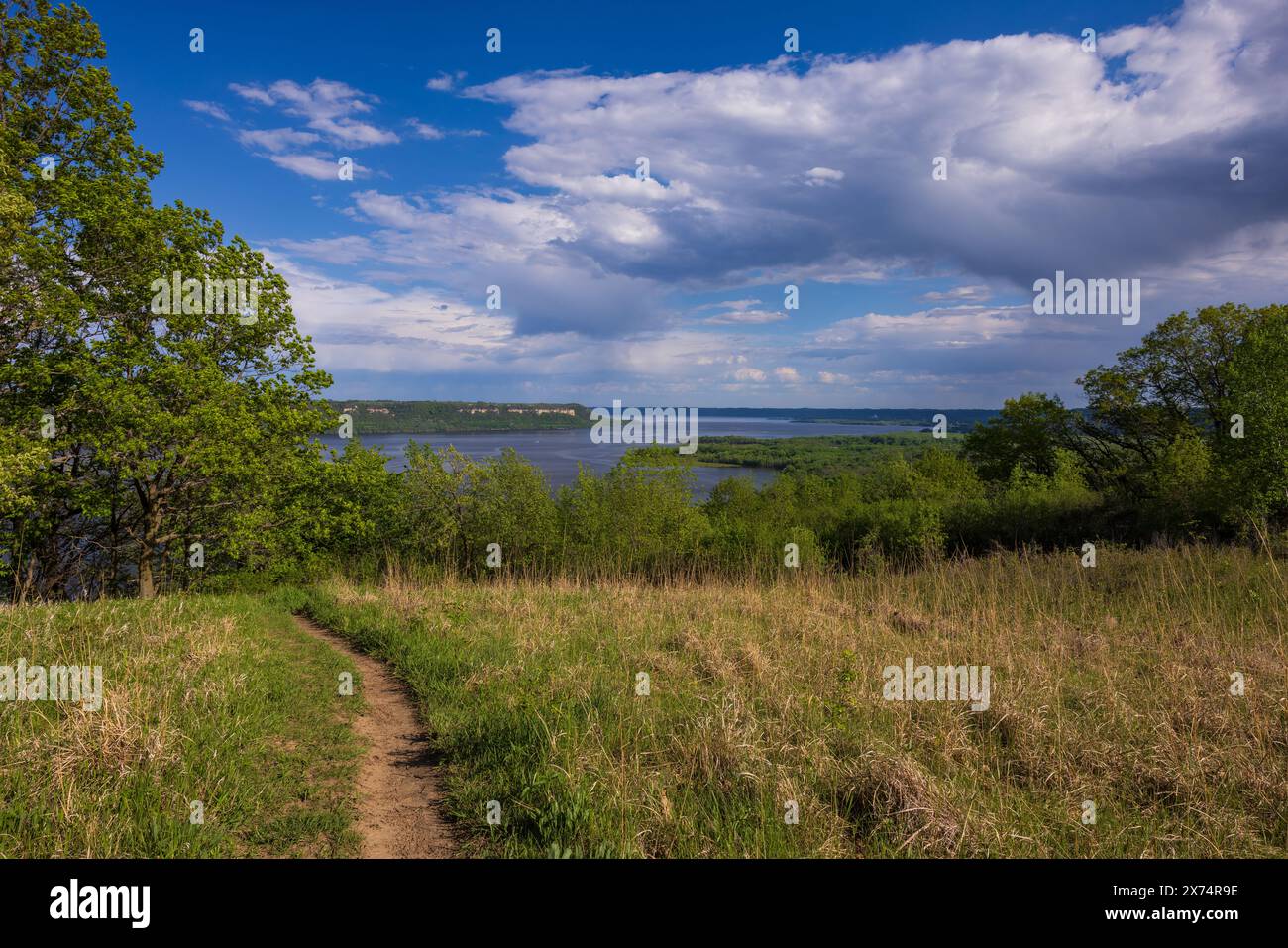 A hiking trail leading to a spectacular view of the Mississippi River ...