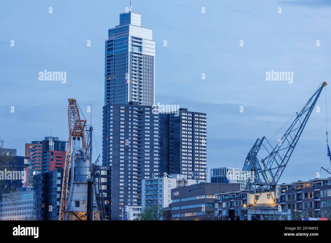 Big small skyscraper dominate hi-res stock photography and images - Alamy