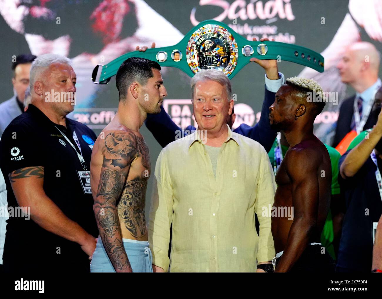 Promoter Frank Warren stands in the centre as Mark Chamberlain (left ...