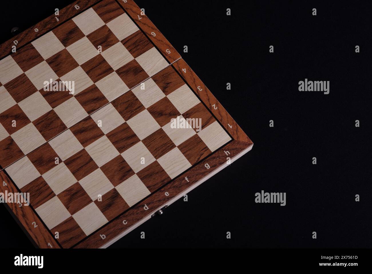 Empty chess board hi-res stock photography and images - Alamy