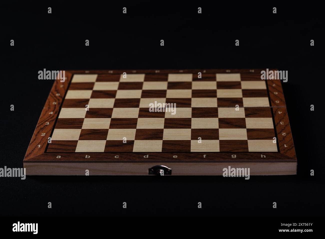 Empty chess board hi-res stock photography and images - Alamy