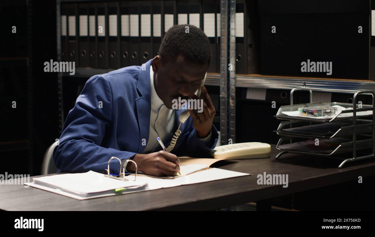 Black policeman hi-res stock photography and images - Alamy