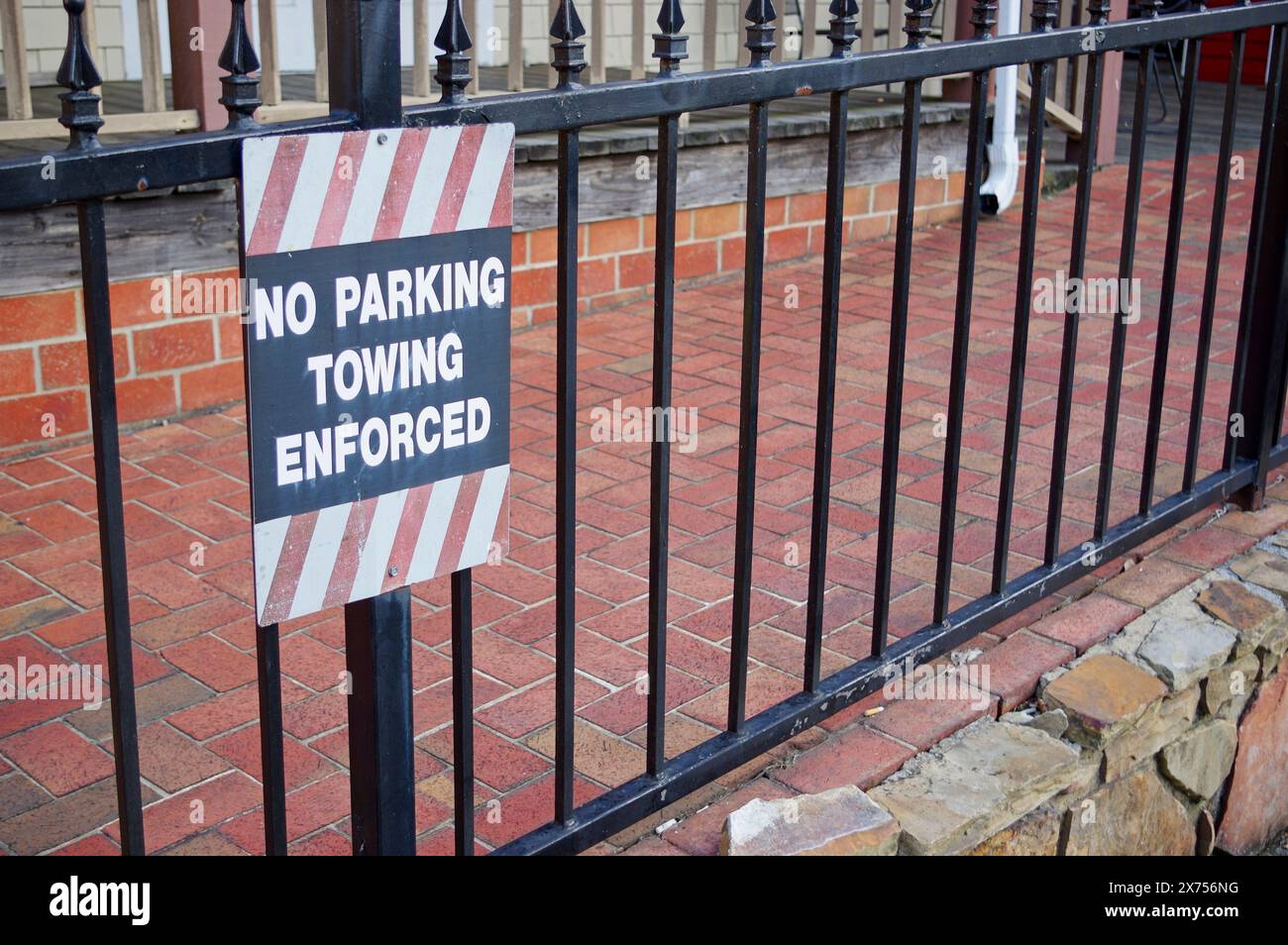 No parking sign - towing enforced Stock Photo - Alamy