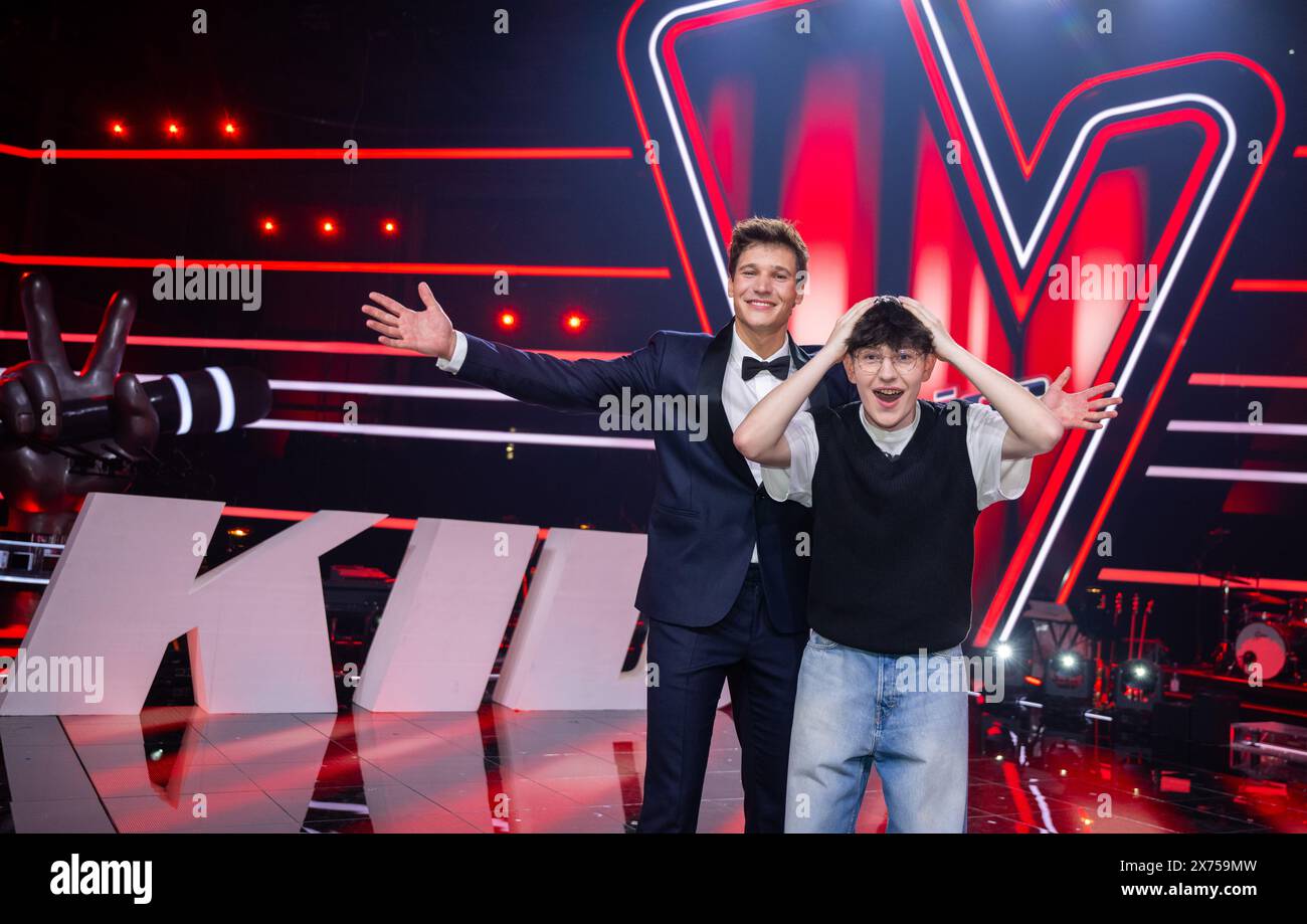 Berlin, Germany. 17th May, 2024. Finalist Jakob (r) stands on stage with his coach Wincent Weiss ...